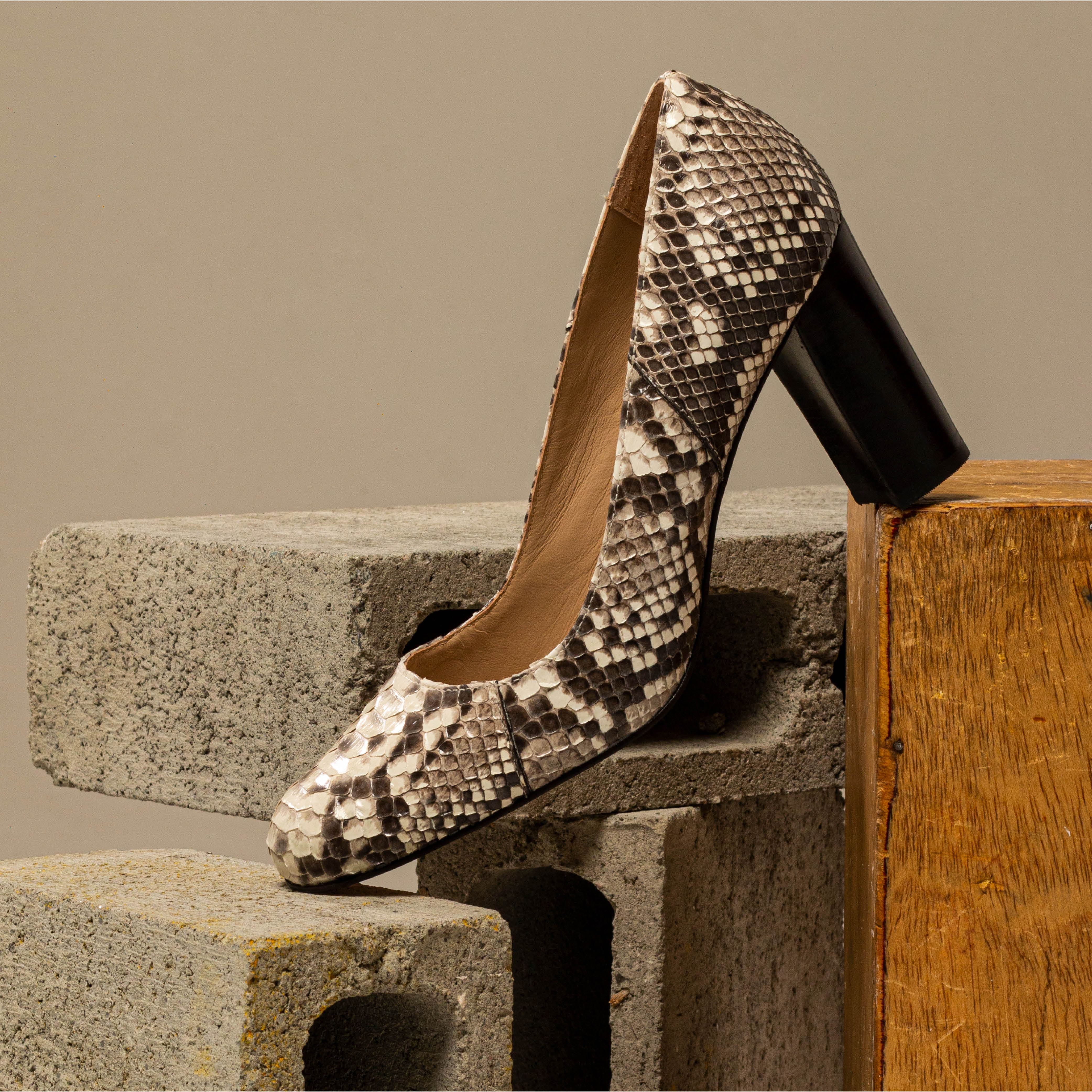 Sapatos e Bolsas Femininos e Masculinos de Couro em Promoção | Ferri ...